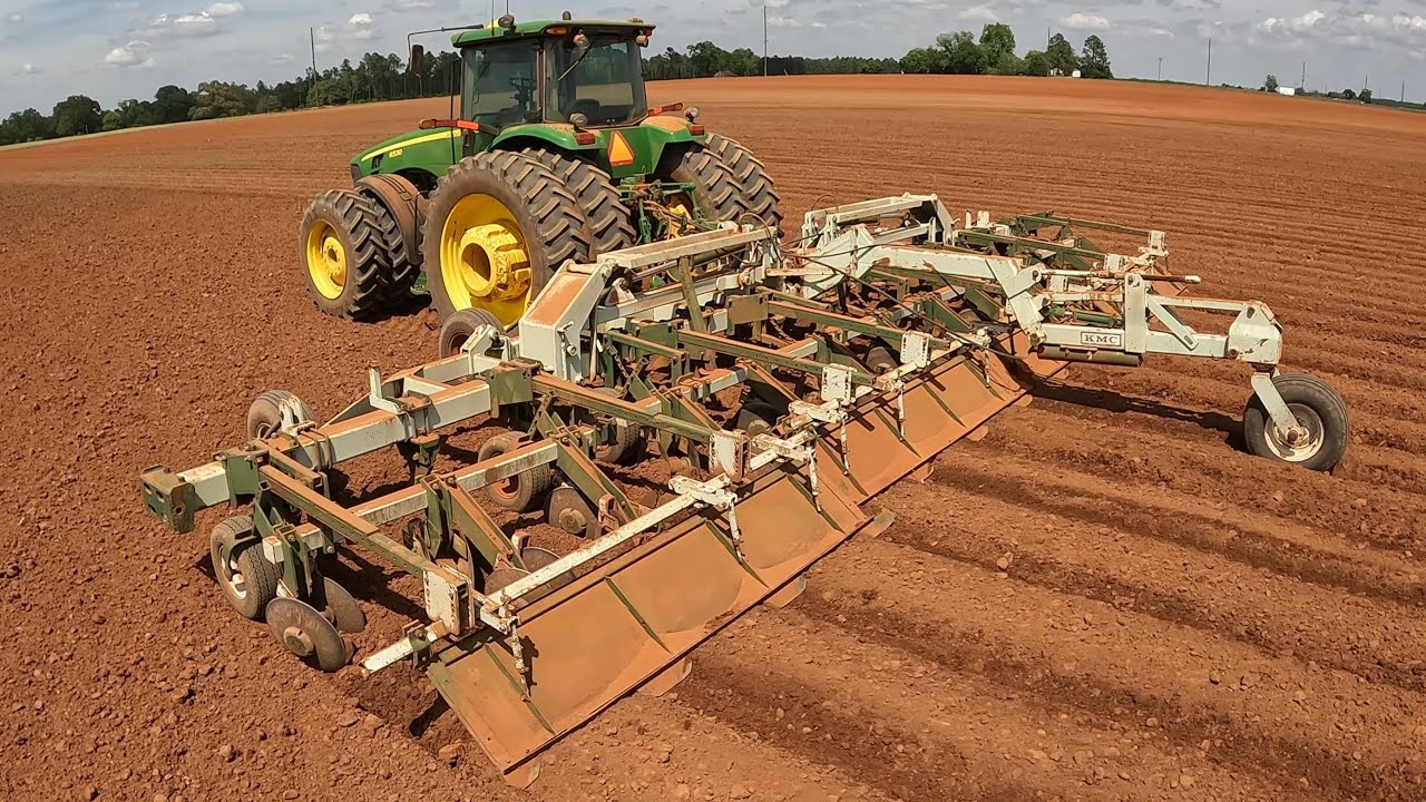 Tractor pulling MASSIVE Ripper Bedder - YouTube