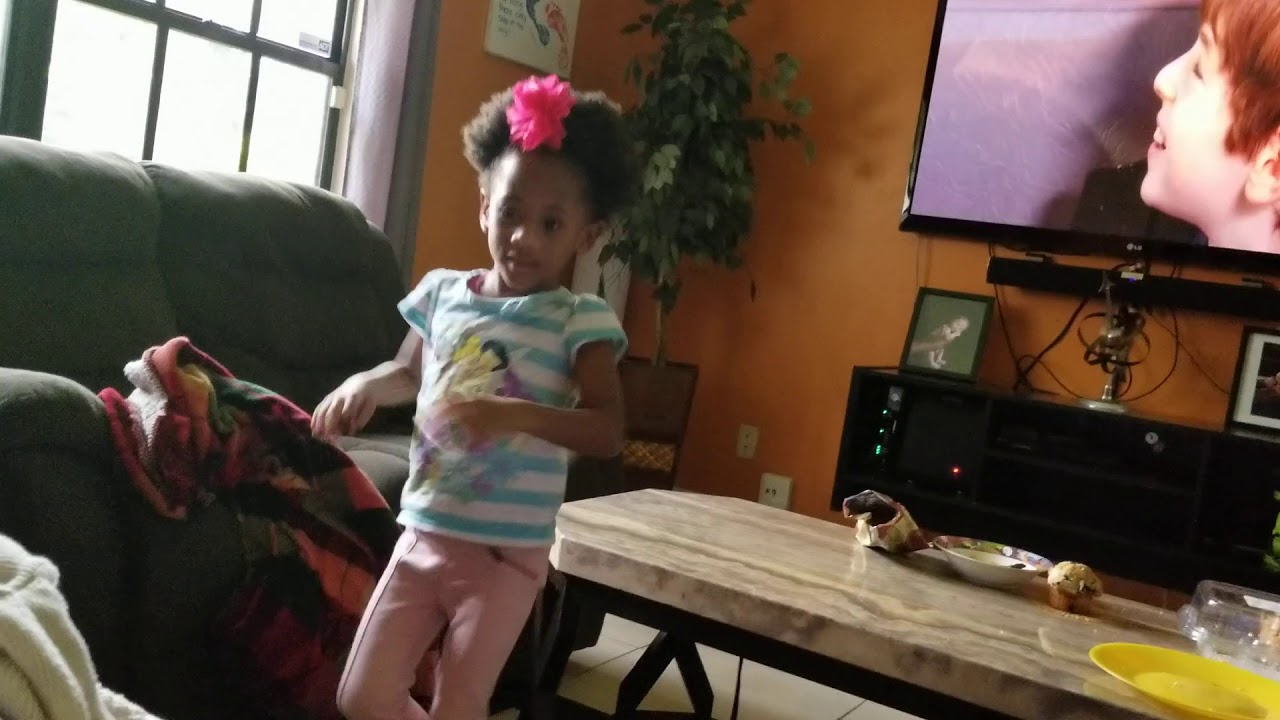 Riri dancing - YouTube