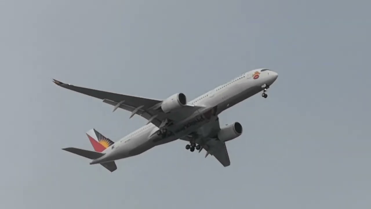 Philippine Airlines (Love Bus livery) a350-900 landing in Manila - YouTube