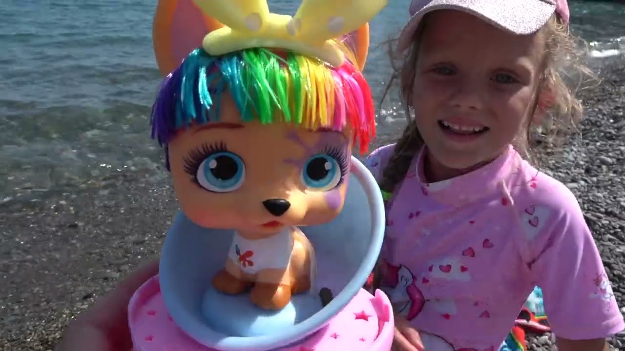 Милана ищет СЮРПРИЗ на пляже . Milana Like Vlog - YouTube