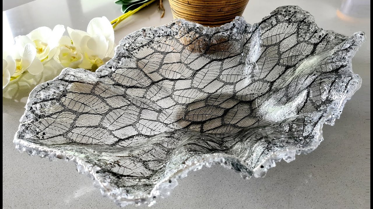 #1079 Gorgeous, Delicate Lacey Leaf Design In This Huge Crystal Epoxy ...