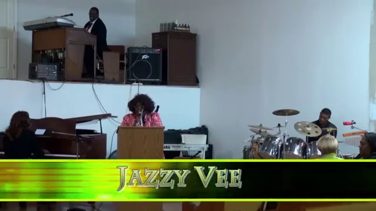Jazzy Vee (Vera Lusk) Singing - YouTube