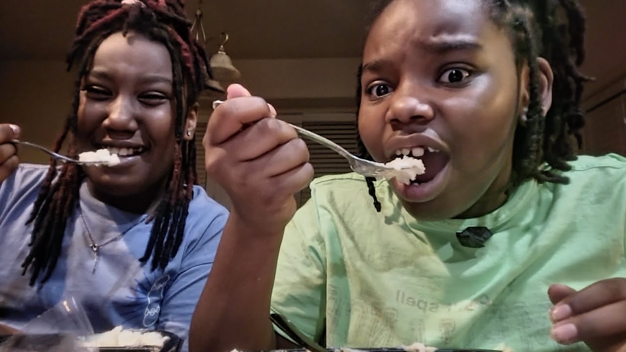 Eating hungry man's TV dinner and it was so nasty - YouTube