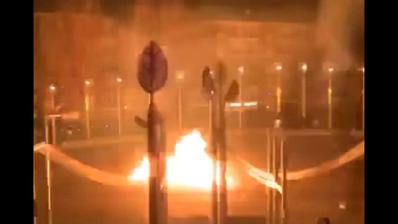 Capodanno, ecco la bomba che esplode a Nichelino - YouTube