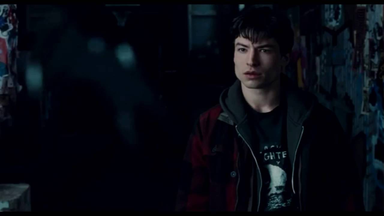 Flash's scene in slow motion - YouTube