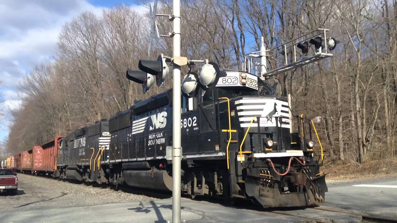 Norfolk Southern GP38-3 - YouTube