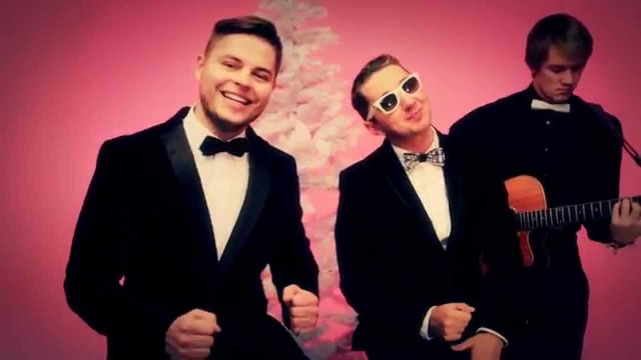 MUSIQQ - Tu Esi Pirmā Manā Ziemassvētku Sarakstā (acoustic) - YouTube