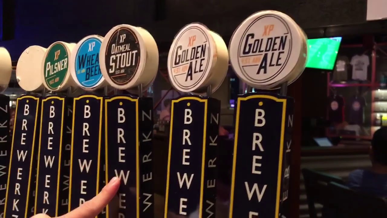 Singapore: A Visit to Brewerkz - YouTube