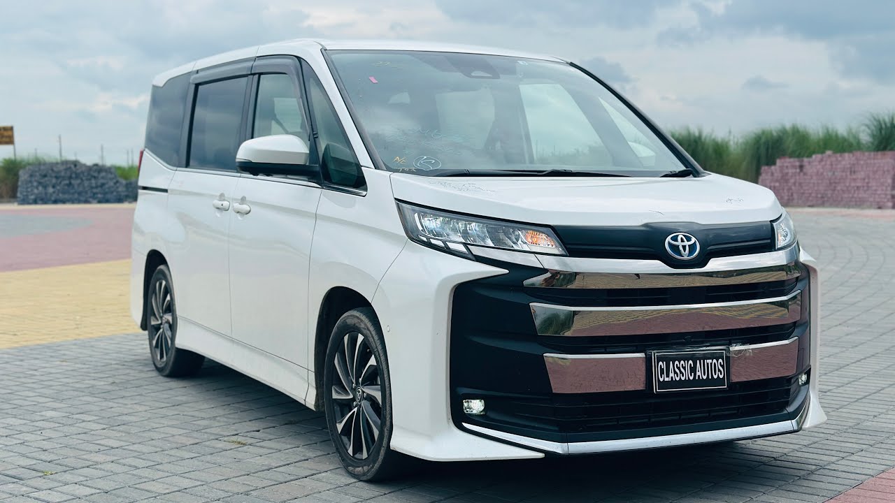 Toyota Noah New Shape 2022 SZ Package Price - YouTube