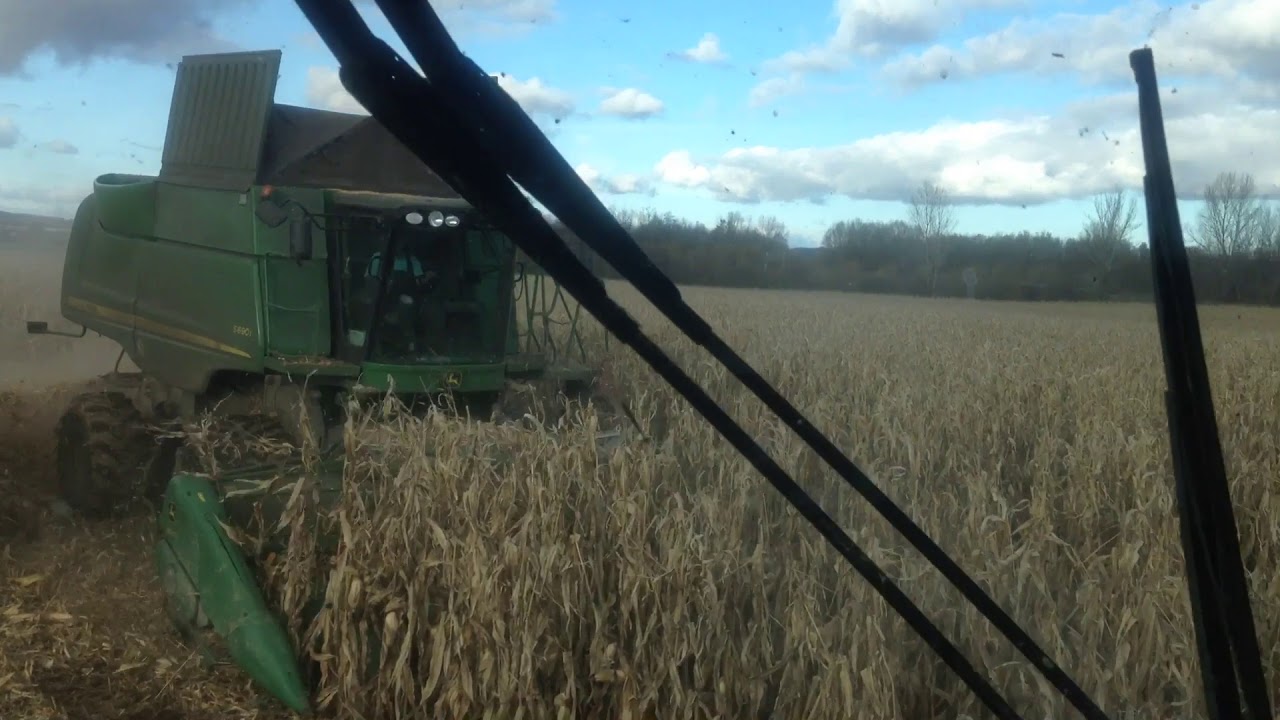 John Deere S690i - YouTube