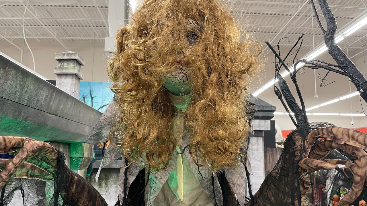 Darling Dolly in-store Demo | Spirit Halloween 2023 - YouTube