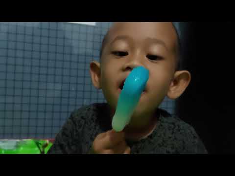 Bahagianya Ngemut Es krim si Bocil #eskrim #eskrimenak #mukbangeskrim #youtubercilikindonesia