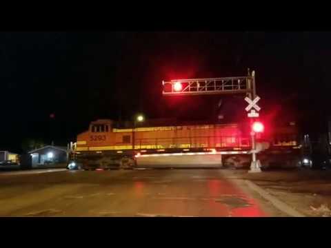 BNSF 5293 & 4355 Lead Train Through 11th Street Crossing - YouTube