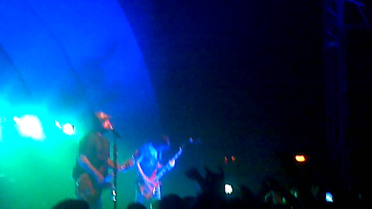 Staind-Fade (live) - YouTube