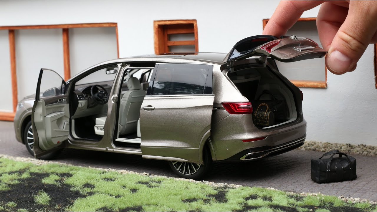 1:18 Volkswagen Viloran 380 TSI minivan 2020, Amber Gold - Paudi ...