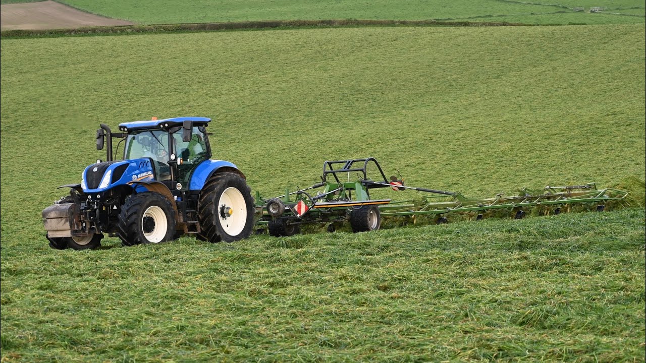 Silage 2024 - Tedding for Silage with New Holland T7.260 & Krone Tedder ...