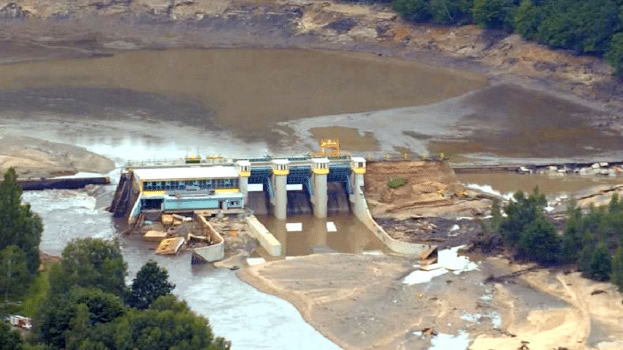 Horror! Dams have collapsed and are washing away cities in Poland ...