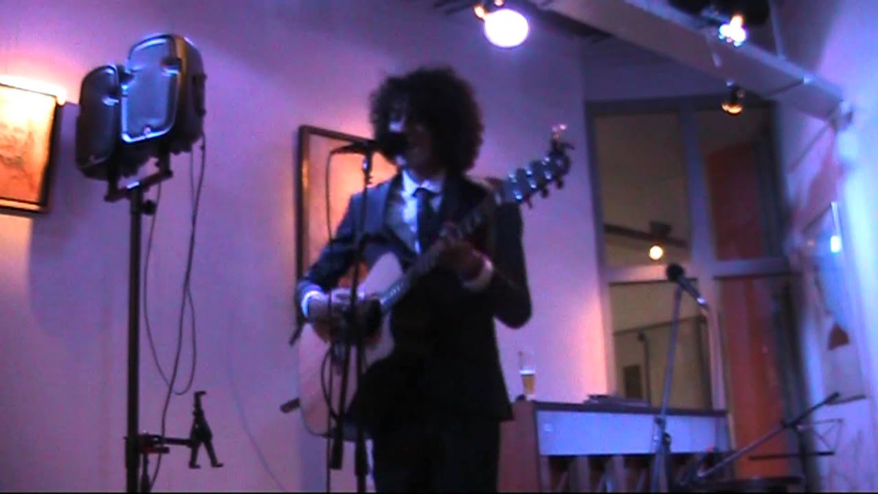 John Lewis Cabot live at the Almere Singer songwriter Event September ...