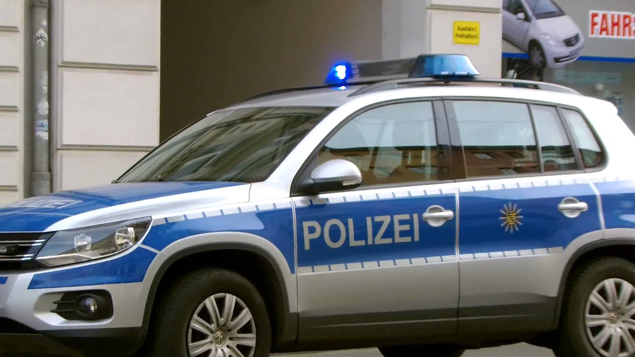 [Erstmalig] !!! Polizei VW Tiguan mit Blaulicht am Einsatzort - YouTube