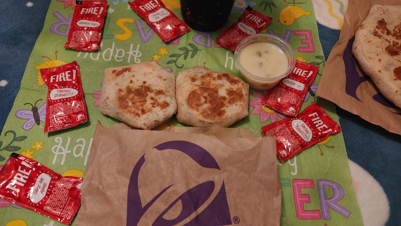 Taco Bell Steak & Queso Crunchwrap Sliders Review - YouTube