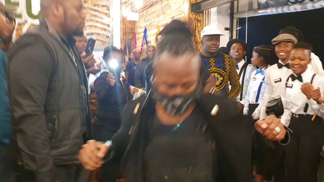 Vee Mampeezy performing at Main Deck. - YouTube