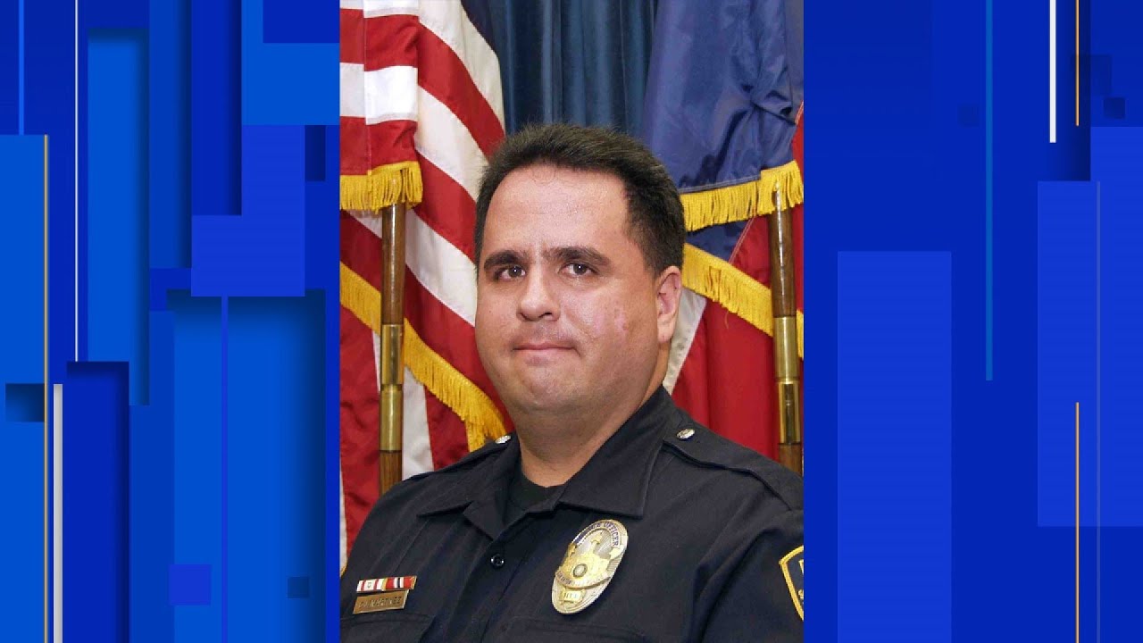 Off-duty SAISD officer killed outside South side IHOP, police say - YouTube