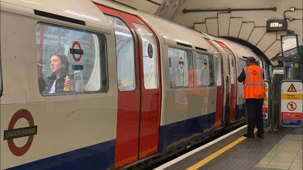Bakerloo line 1972 stock 3238 overshot Kilburn Park - YouTube