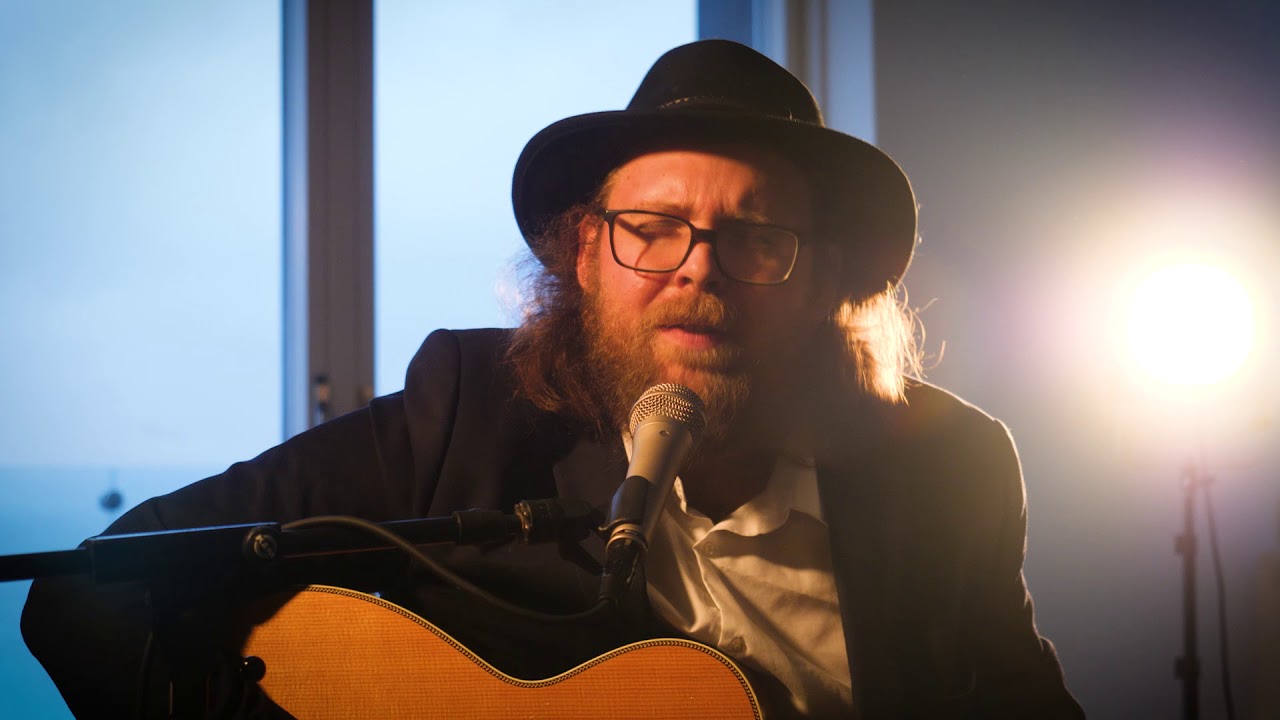 Benjamin - I Can't Give You Anything But Love - YouTube