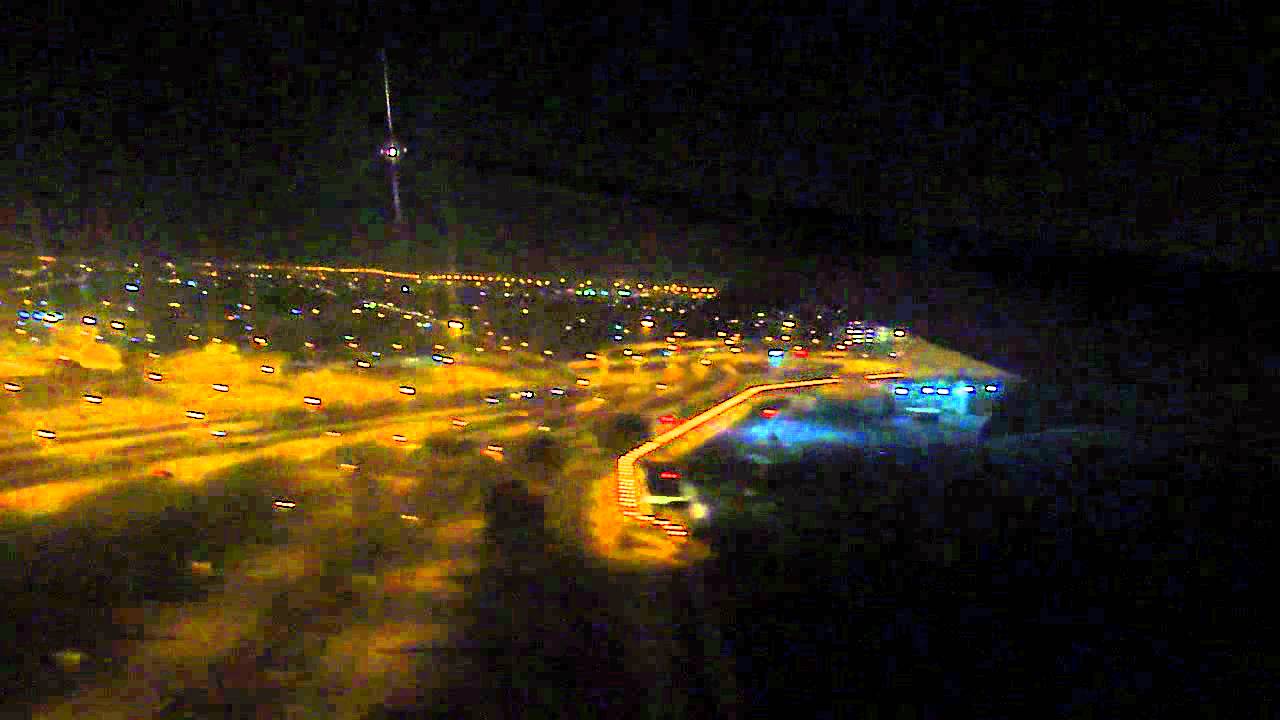 Emirates Boeing 777-300ER Night Landing in Dubai - YouTube