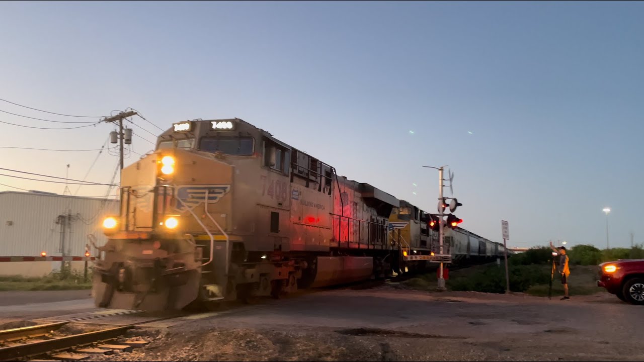 UP 7408 Leads SB Loaded Grain In Laredo, TX - YouTube
