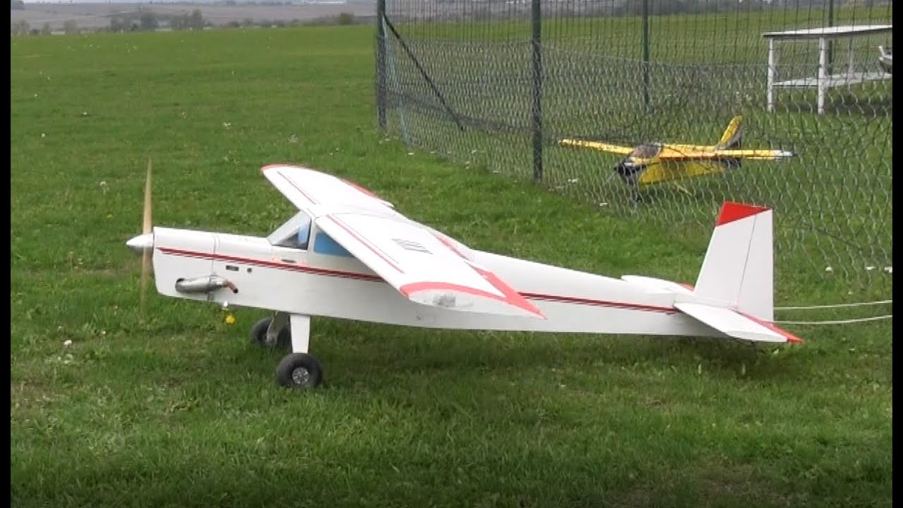 RC Flugzeug großmodell in Eigenbau mit Abwurfklappe - YouTube