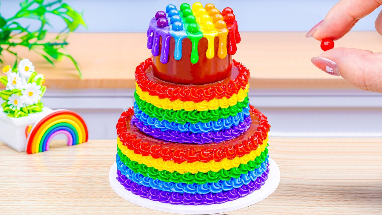 Mini Rainbow Cake Recipe With Chocolate🌈Satisfying Miniature Rainbow KitKat Cake Decorating ...