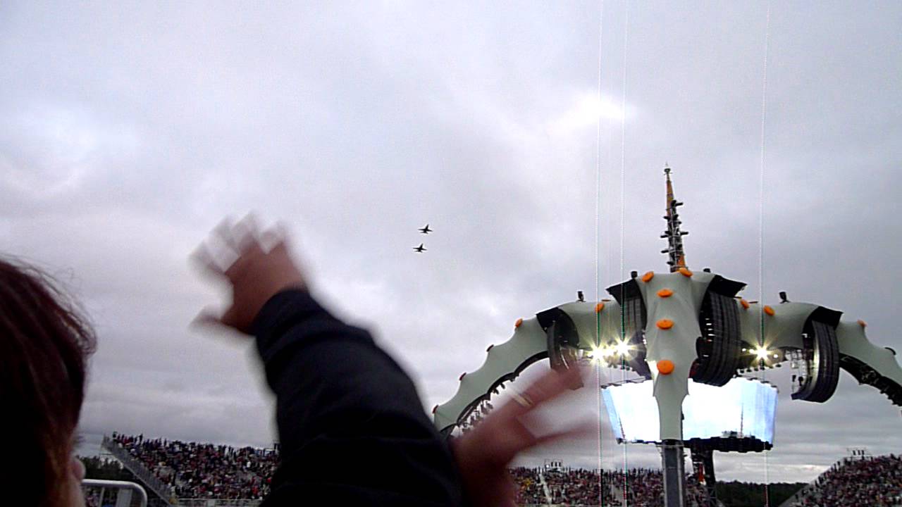 U2 jets in Moncton - YouTube