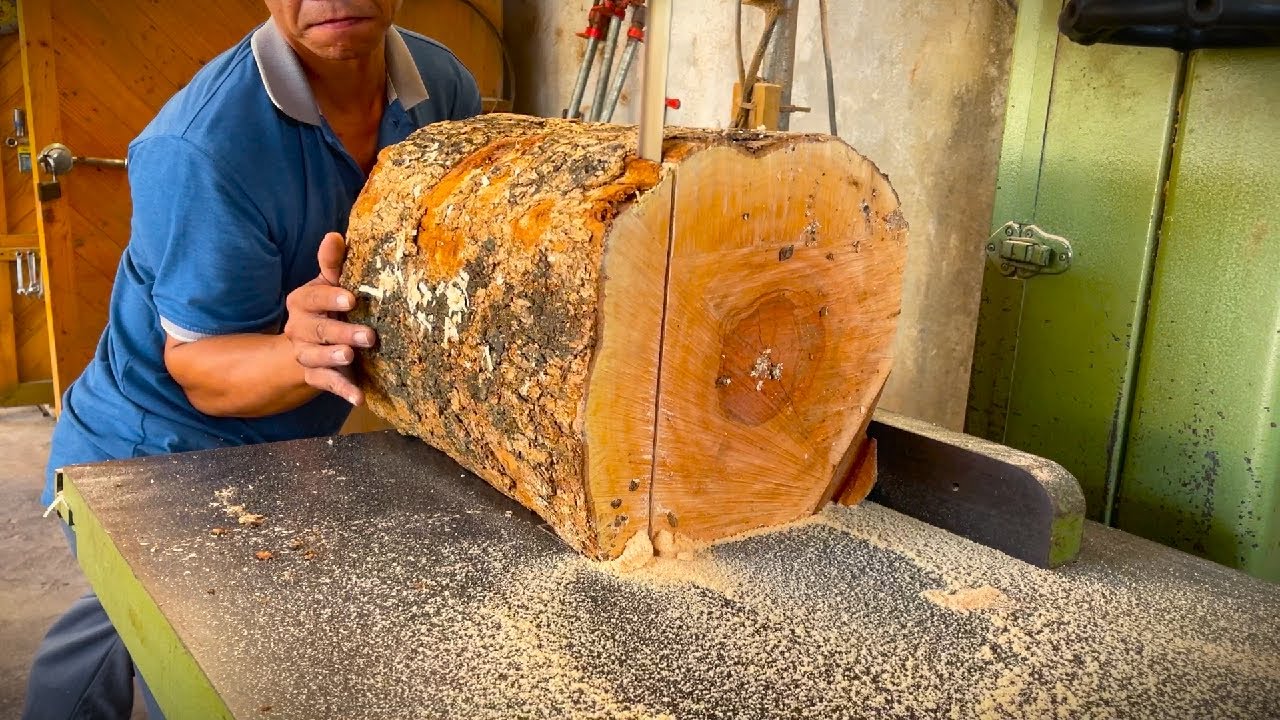 Let's See The Carpentry Skills: Using Small Tree Trunks And Solid Wood ...