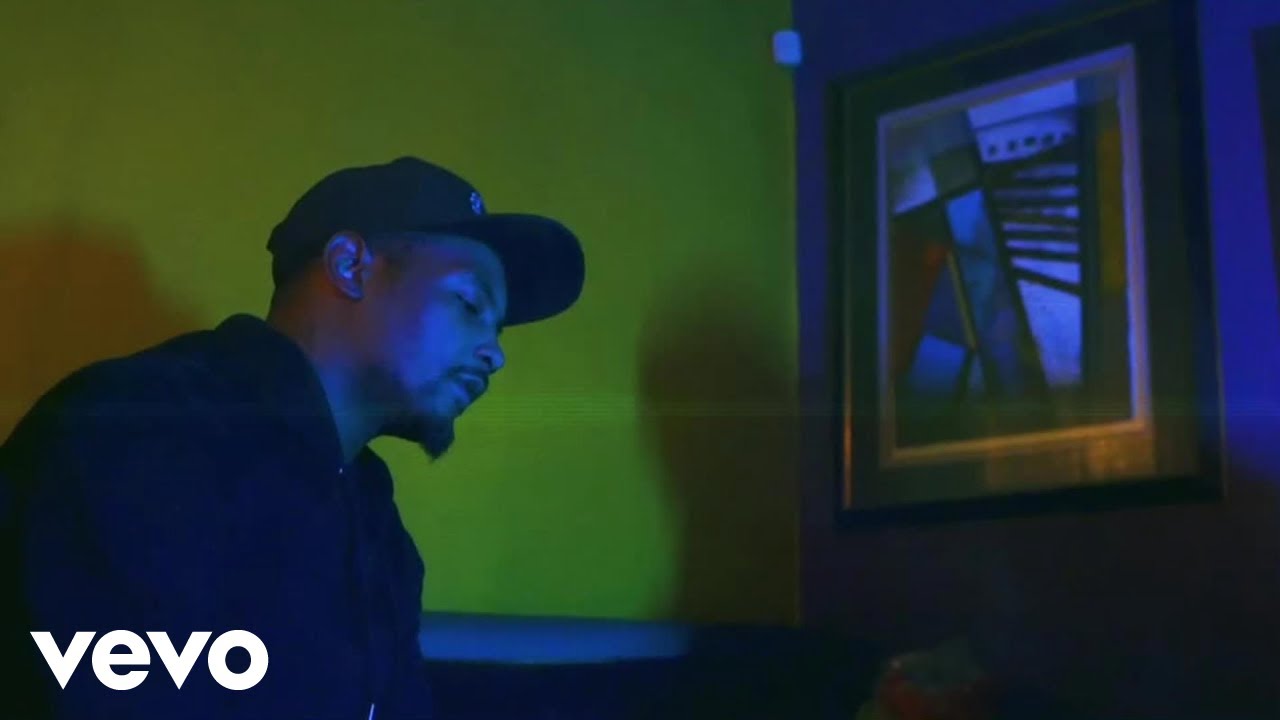 Goldmouth Chaz - B I G ft. Ponae - YouTube