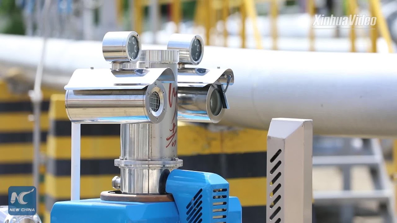 China's leading oil refiner employs robot inspectors - YouTube
