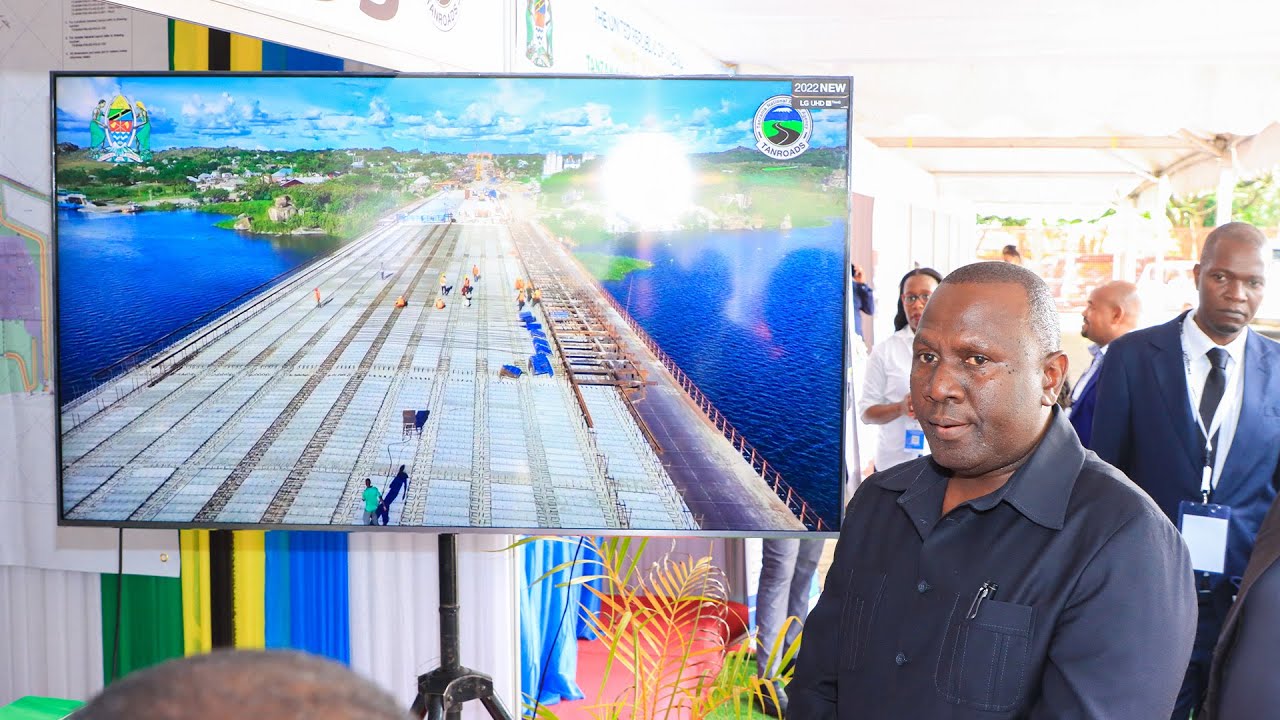 KATIBU MKUU WA WIZARA YA UCHUKUZI ATEMBELEA BANDA LA TANROADS KTK ...