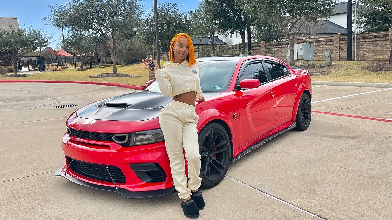 I LET MY GIRLFRIEND DRIVE MY SRT HELLCAT! - YouTube