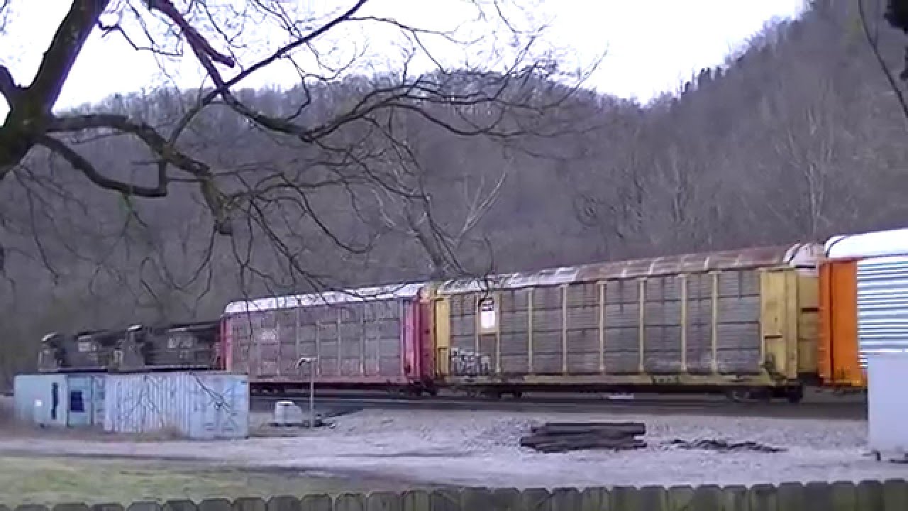 Ex CR Dash 8 Trails on NS 27V in Elliston, VA - YouTube