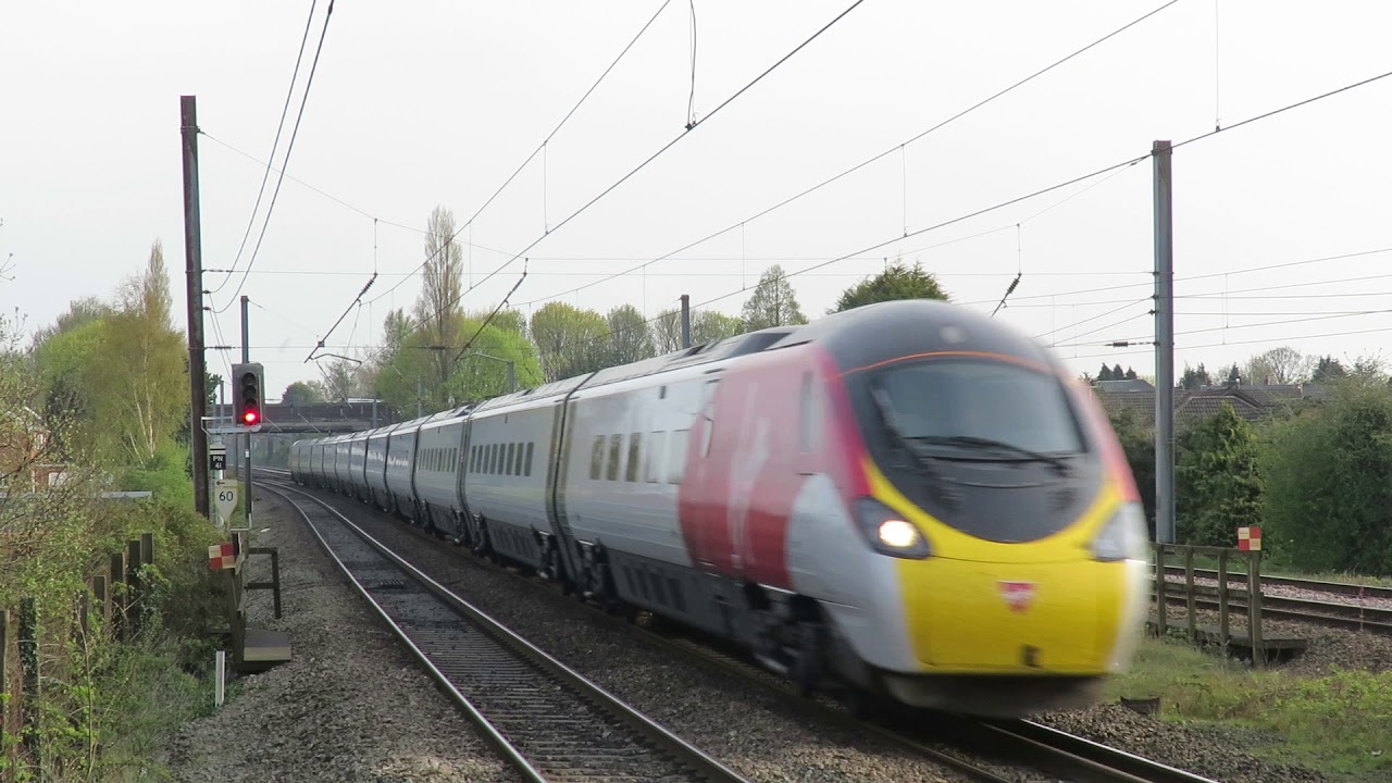 Class 390128 - Virgin Pendolino - At Speed - Leyland - 17.04.2019 - YouTube