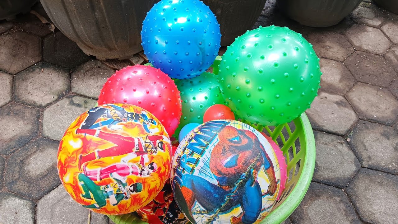 Ayo ges! Kita Mencari Bola Bola,Ada Bola Karakter,Bola Berduri,Bola ...