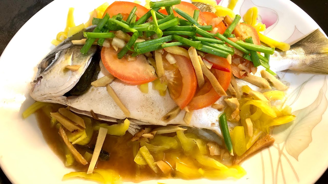 Delicious steamed golden pomfret with salted/pickled vegetables 🐠 - YouTube