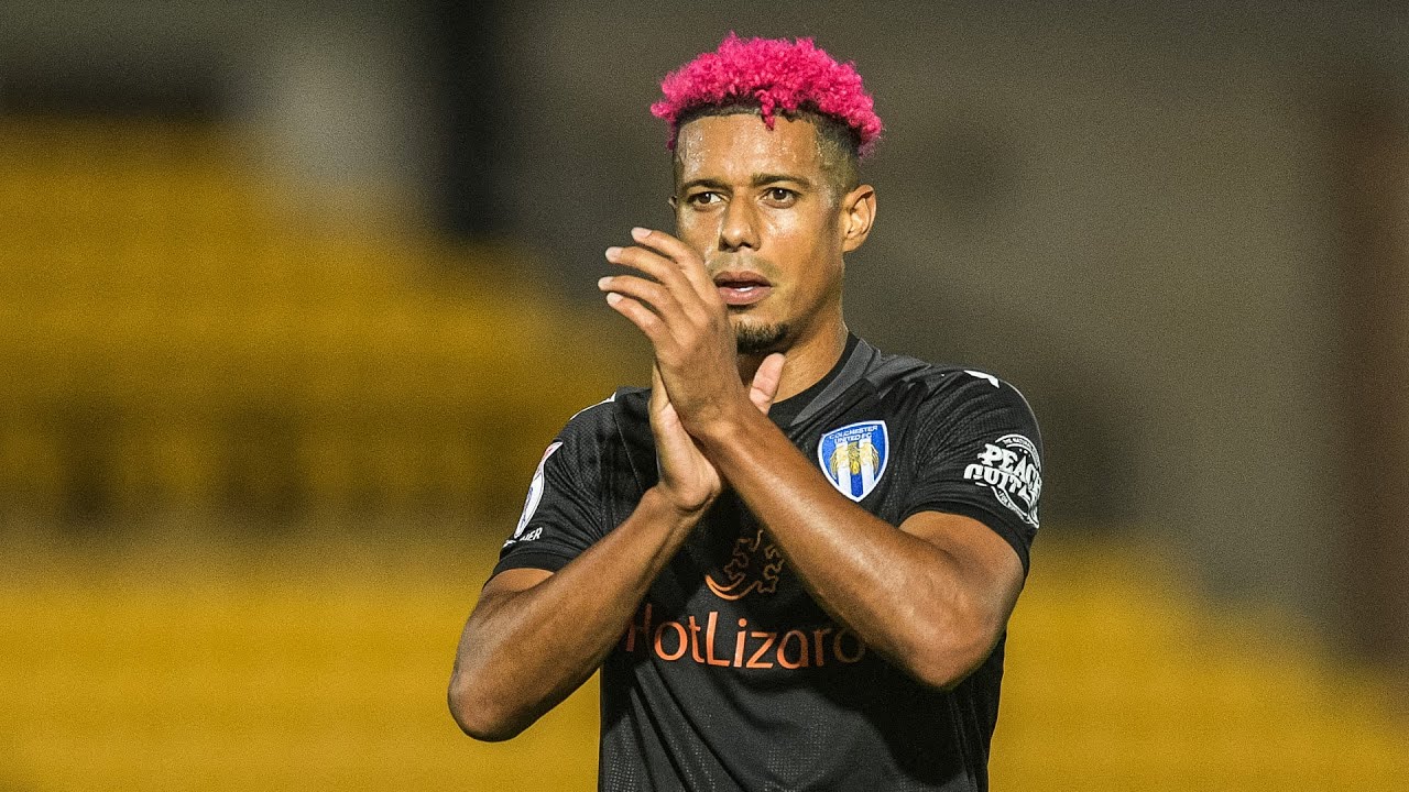 LYLE TAYLOR GOES PINK FOR OCTOBER | U's Striker Supporting Cancer ...