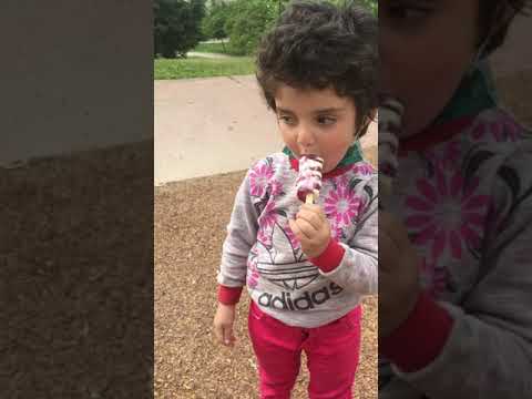 Parkta sallandıkça sallandık 😂🍭