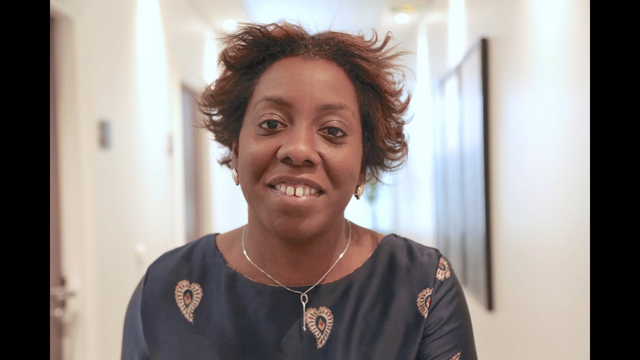 Découvrez Intuit avec Sandrine, Support Client - YouTube