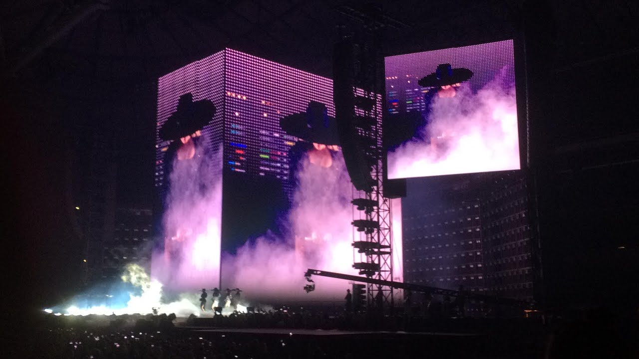 Beyoncé - Intro visuals, Formation - Formation World Tour 2016 ...