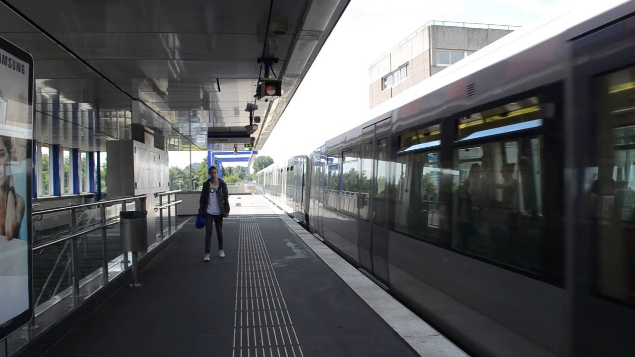 Metro met oranje lijn bestemming - YouTube