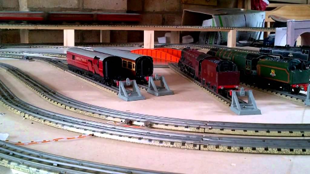 Hornby Dublo 3 rail in garage - YouTube