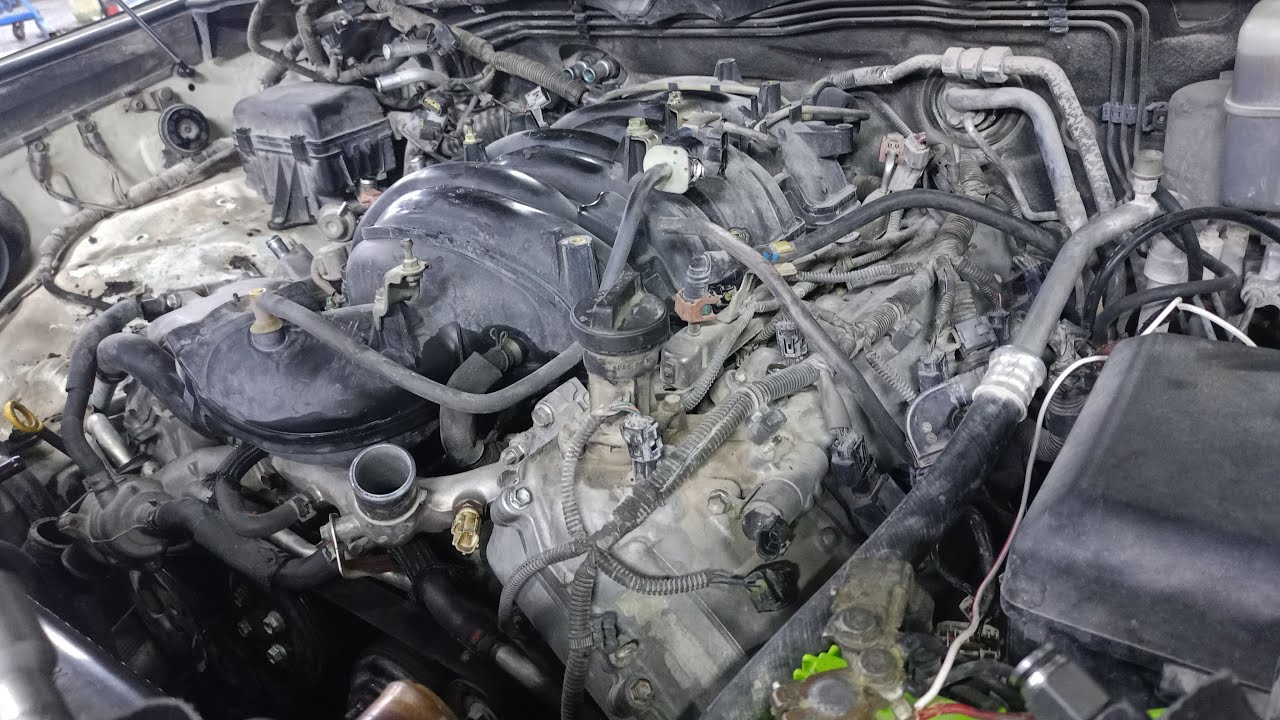Toyota Land Cruiser V8 Engine open - YouTube