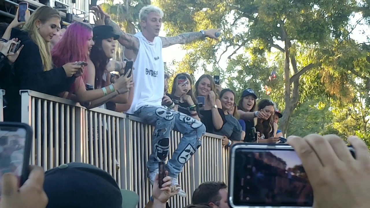 Machine Gun Kelly YUNGBLUD - I Think I'm Okay - Crowd Surfing - 25th ...